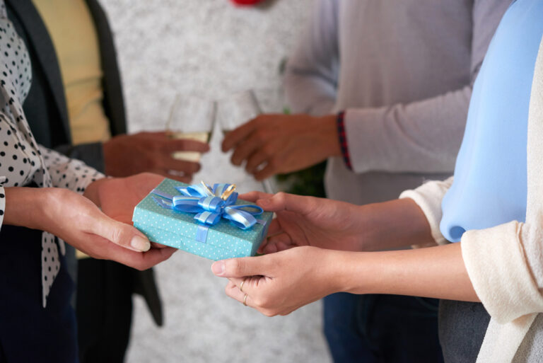 Secret Santa Vs. White Elephant: What's The Difference? - Good Cheer | Elfster Blog