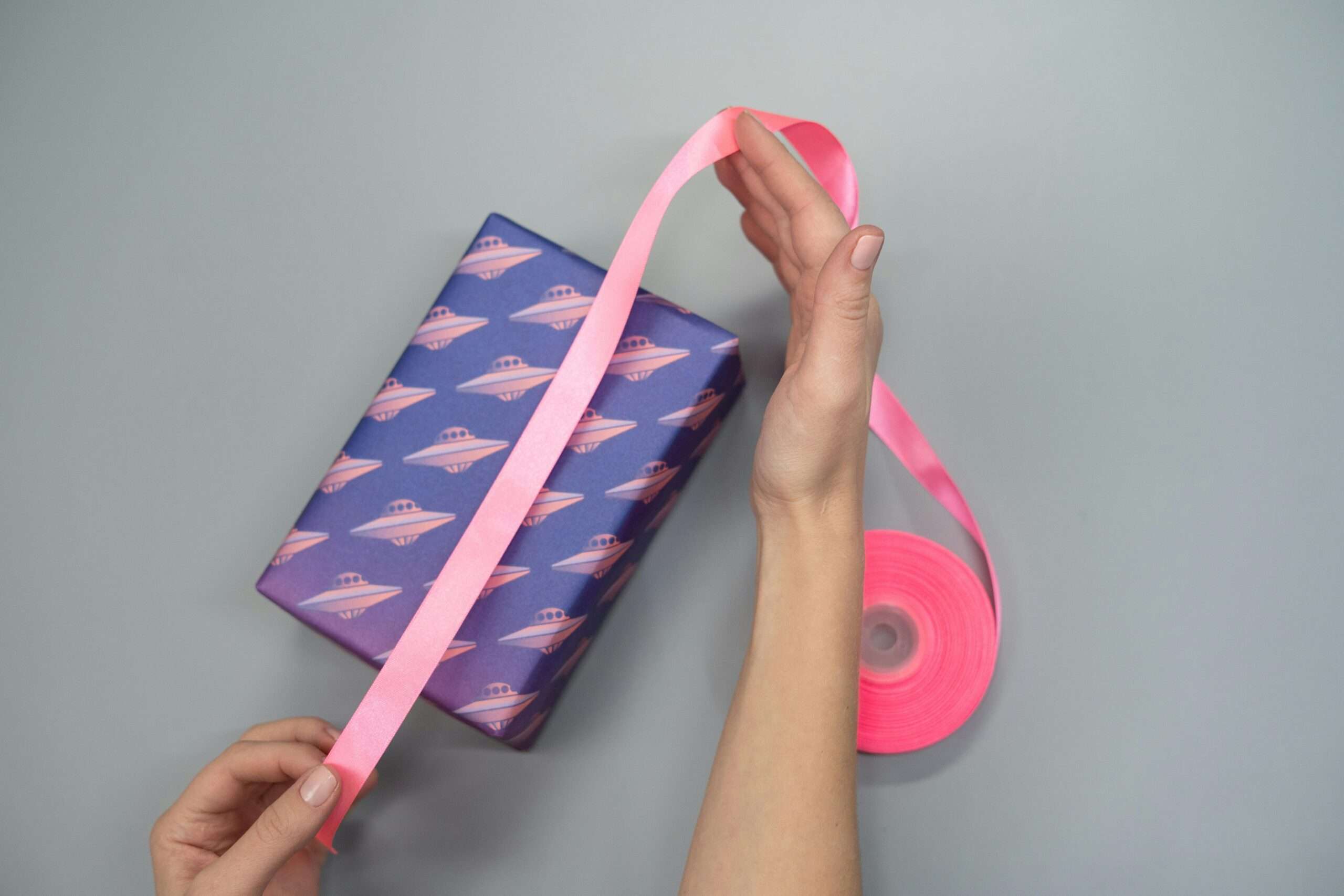 How to Give a Proper Gift to a Host: Etiquette & Ideas